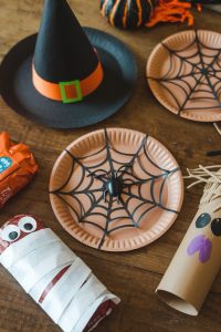 20+ Quick & Smart Last Minute Halloween Crafts and Hacks
