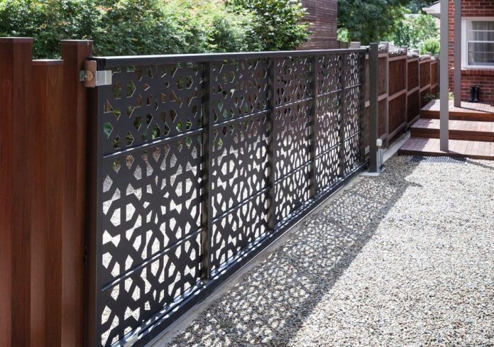 30 Stunning Front Yard Fence Ideas to Transform Your Home (2024)