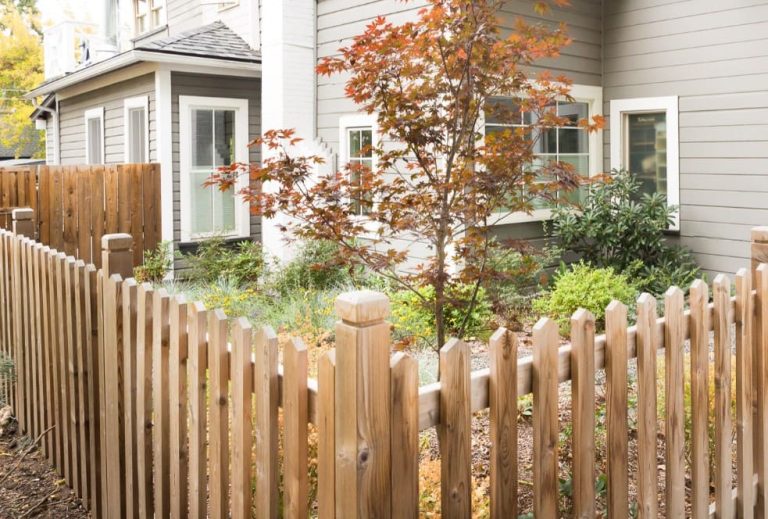 30 Stunning Front Yard Fence Ideas to Transform Your Home (2024)