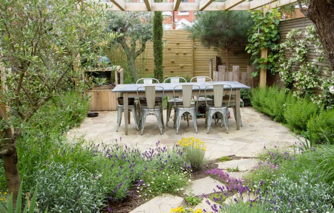 38 Stunning Backyard Seating Ideas to Transform Your Outdoor Space