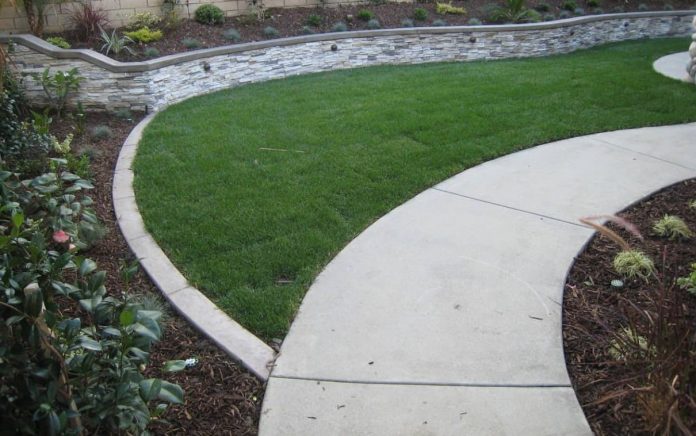 How to Make Concrete Garden Edging - FarmFoodFamily