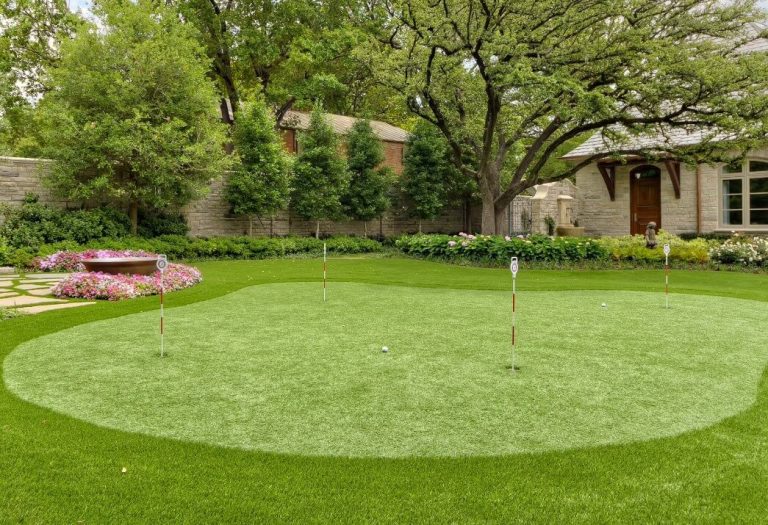 15 Amazing Backyard Putting Green Ideas to Elevate Your Golf Game (2024)
