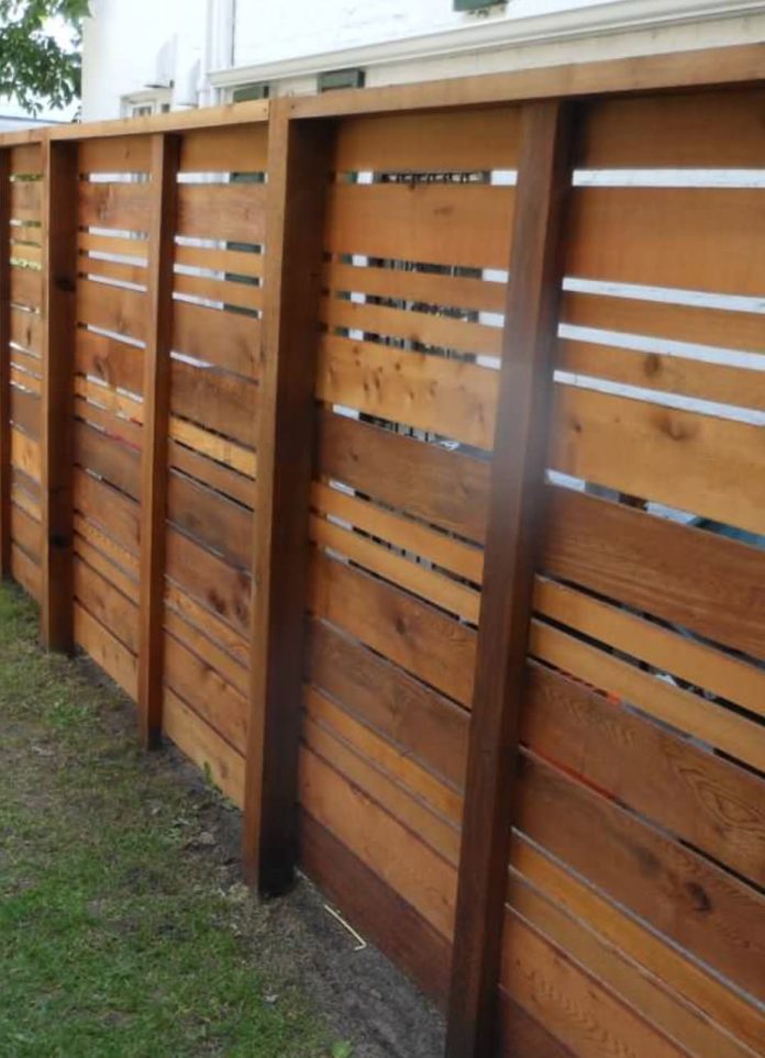 20 Amazing Pallet Fence Ideas to Transform Your Yard – FarmFoodFamily