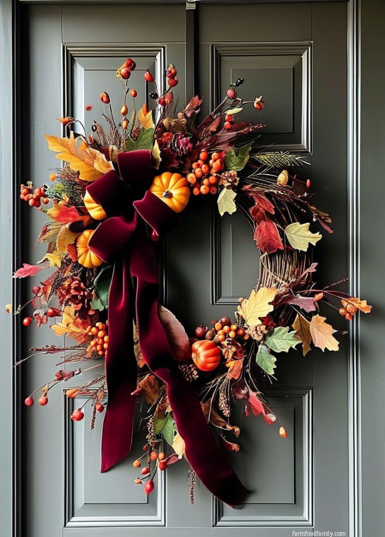 30 Stunning Fall Door Decorating Ideas to Wow Your Guests (2024)