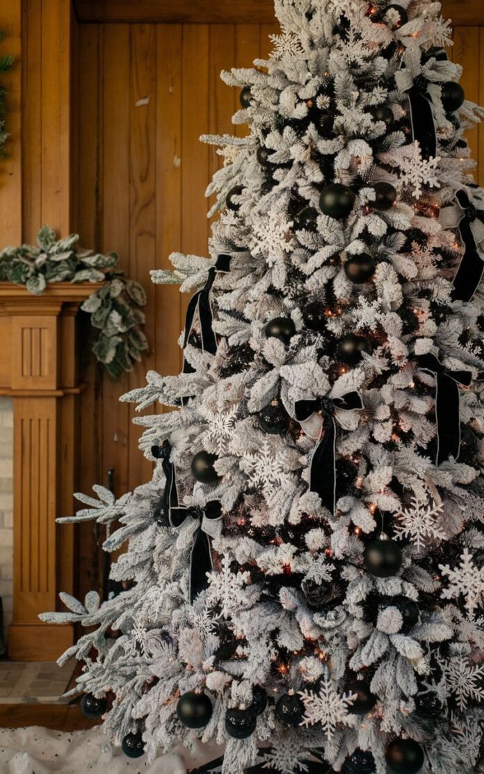 40+ Elegant Black Christmas Tree Ideas You’ll Love This Holiday (2025)