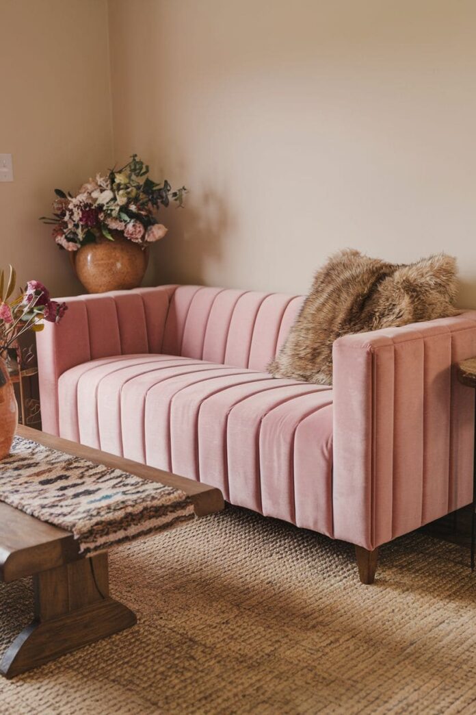 60+ Chic Pink Couch Living Room Ideas for a Stylish Makeover (2025)
