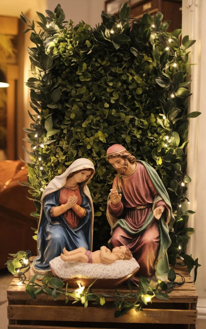 40+ Stunning Nativity Set Display Ideas for a Festive Home This Season ...