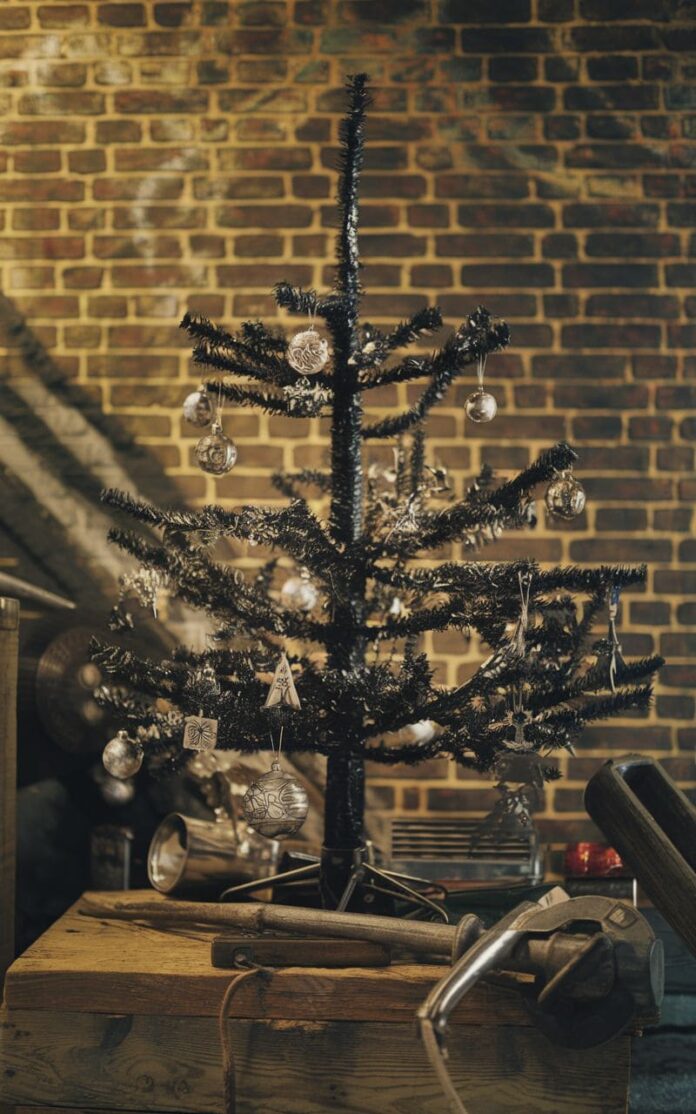 40+ Elegant Black Christmas Tree Ideas You’ll Love This Holiday (2026)