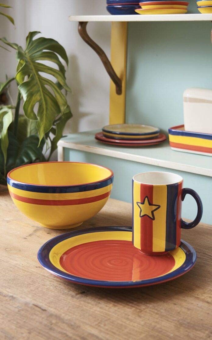 50+ Playful Kitschy Kitchen Ideas That Bring Fun to Cooking (2025)