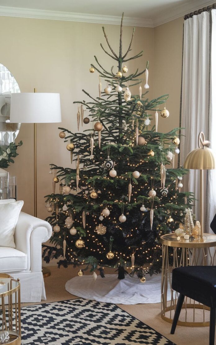 40+ Elegant Black Christmas Tree Ideas You’ll Love This Holiday (2026)