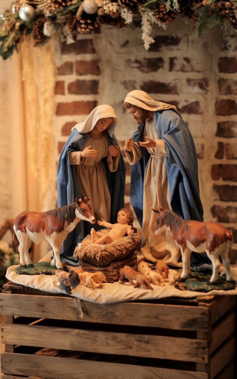 40+ Stunning Nativity Set Display Ideas for a Festive Home This Season ...