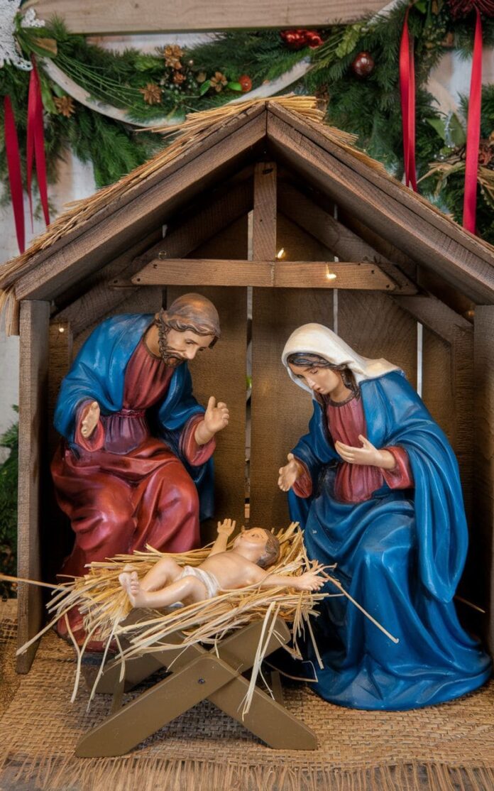 40+ Stunning Nativity Set Display Ideas for a Festive Home This Season ...