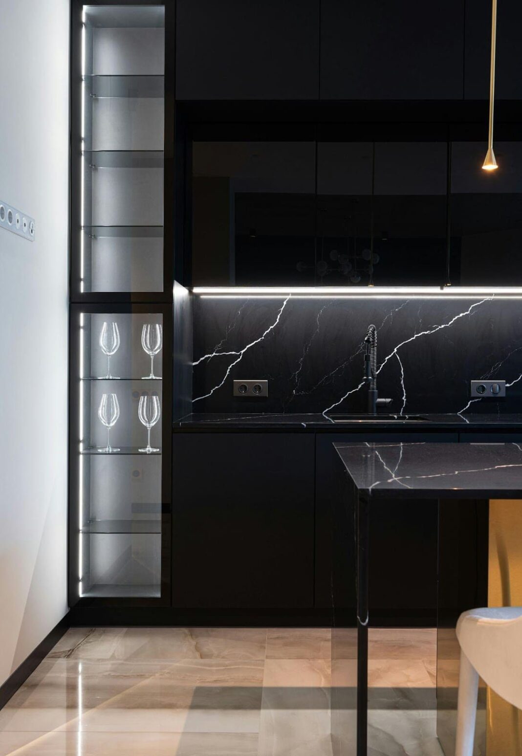 40+ Striking Black Kitchen Cabinet Ideas for a Contemporary Touch (2025)