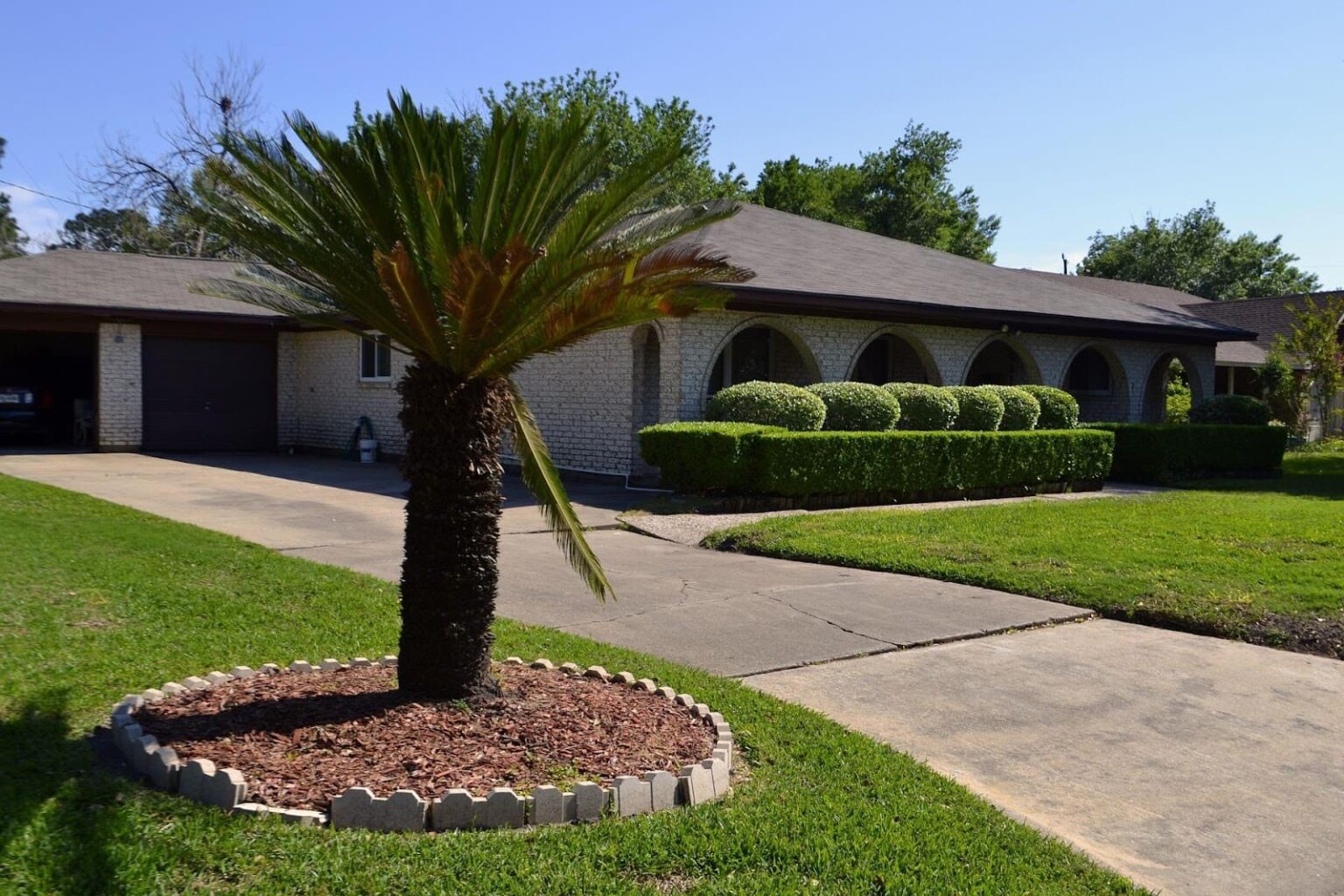 60+ Stunning Red Mulch Landscaping Ideas That Transform Your Yard ...
