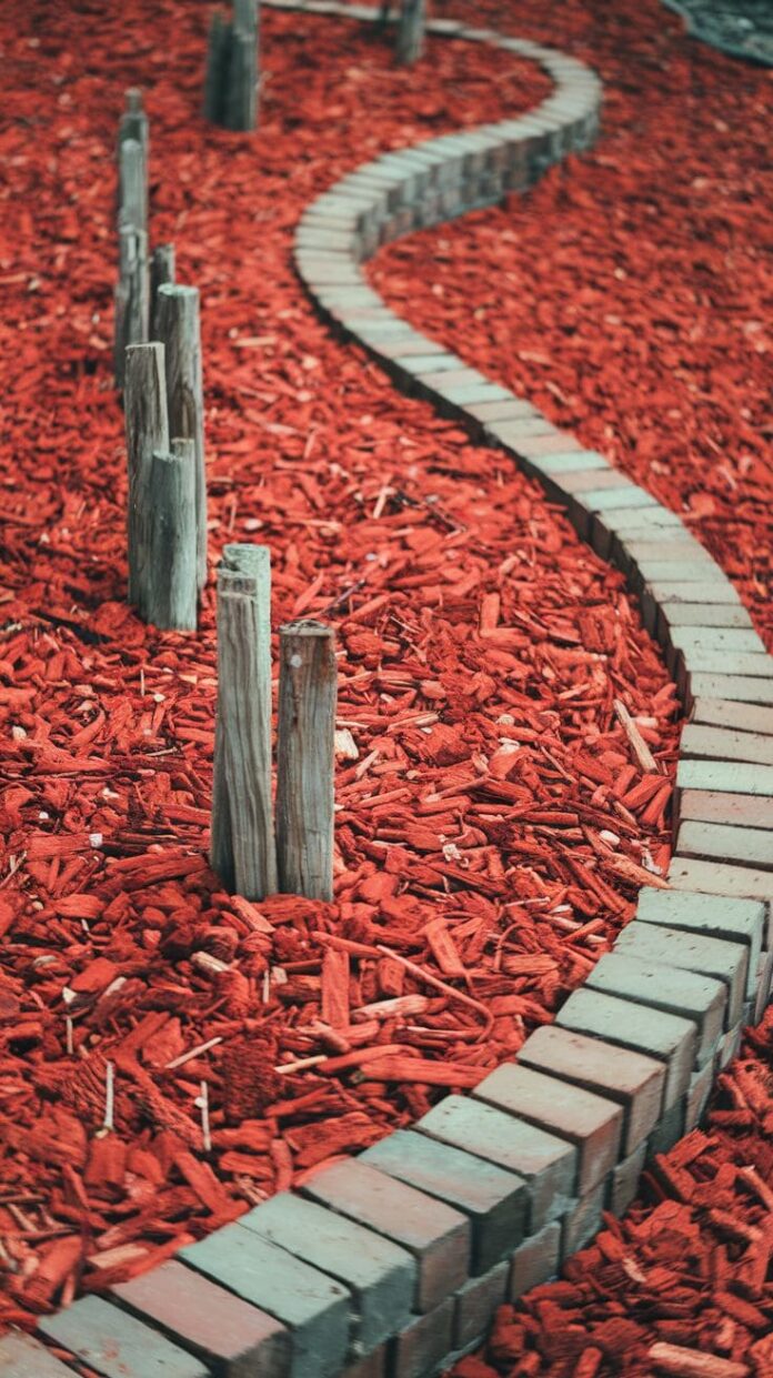 60+ Stunning Red Mulch Landscaping Ideas That Transform Your Yard ...