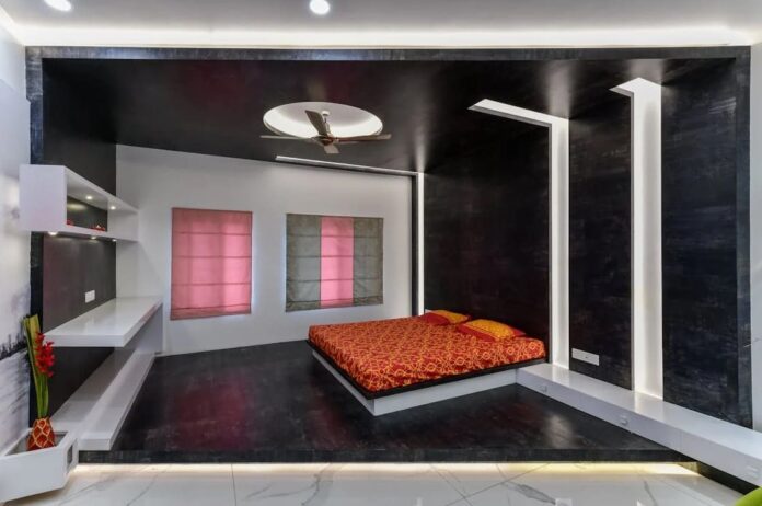 40+ Striking Red and Black Bedroom Ideas to Inspire Your Makeover (2025 ...